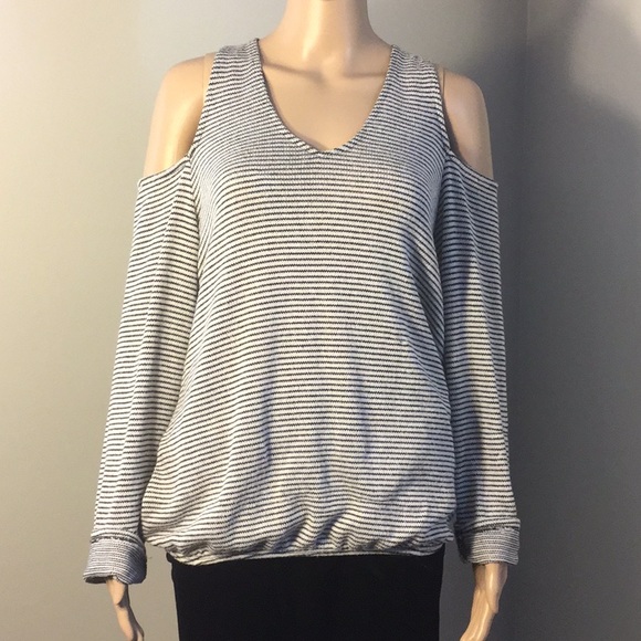 peyton jensen | Tops | Peyton Jensen Stretchy Longslv Coldshoulder Top ...